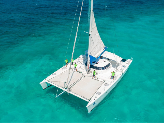 Induna Catamaran - Cancun