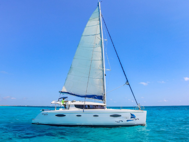 Megaira Deluxe Catamaran - Cancun
